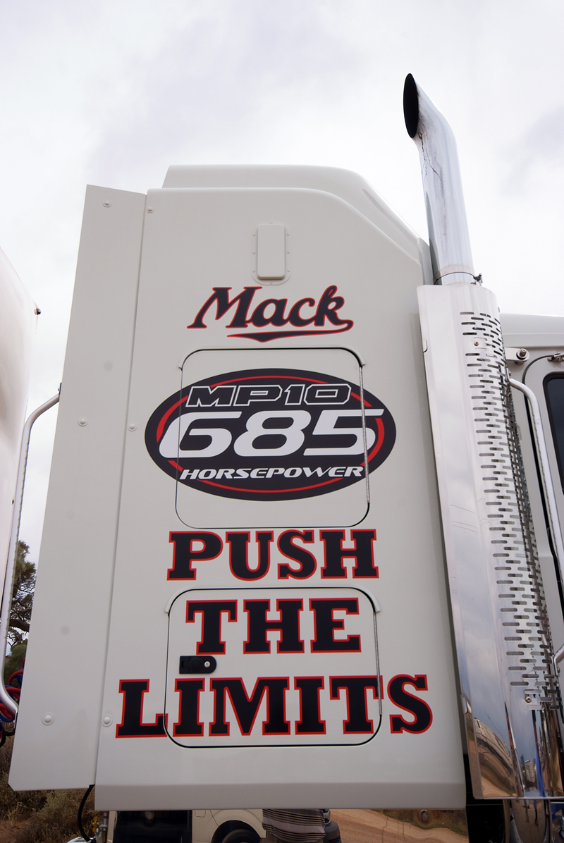 Mack Titan 6x4 and Superliner 6x4 MP10 road train | Review